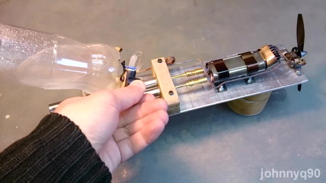 微型蒸汽轮机测试,要是装在模型上感觉会很酷炫