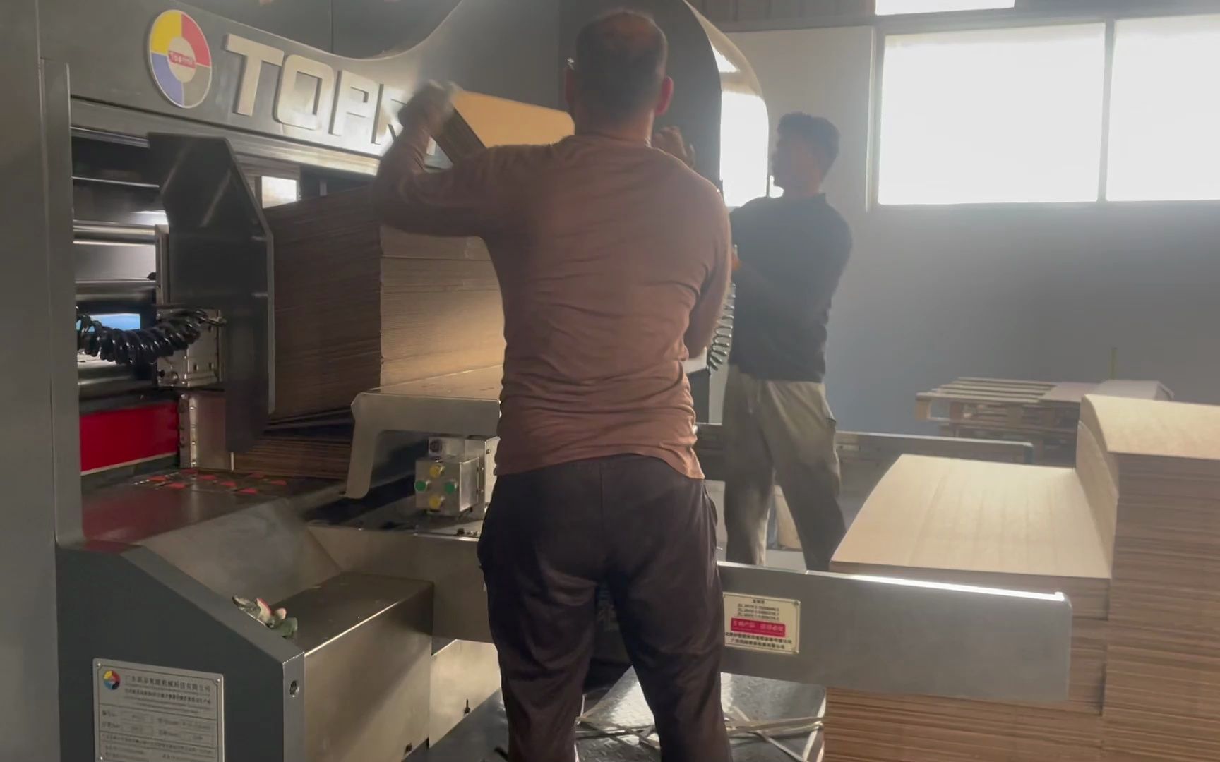 常规瓦楞纸箱印刷机生产实况