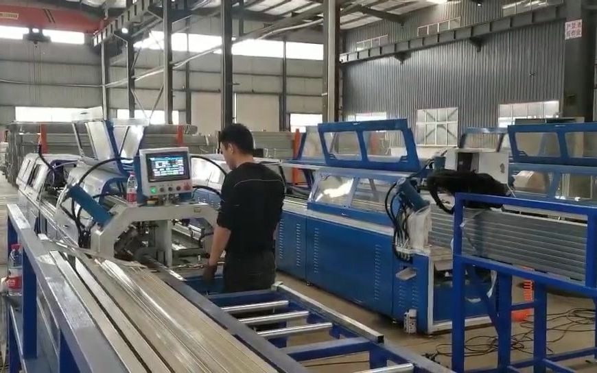 锌钢护栏自动化设备生产厂家红九州 恒大双工位自动冲孔切断机