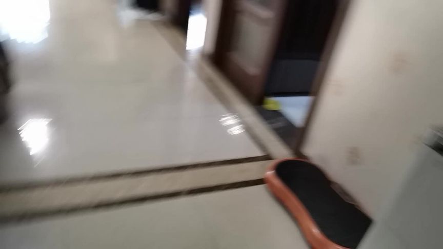 ...南北通透采光棒满二年。门口有公交车和各种店铺,附近有洞泾中小学校