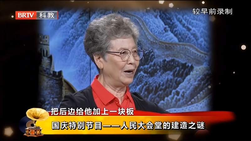 毛主席一直坚持艰苦朴素,不适合的书桌不舍得丢,让加块木板使用