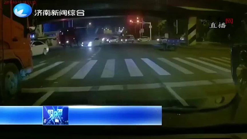 无锡高架桥发生侧翻,多辆汽车被压,坍塌瞬间宛如地震