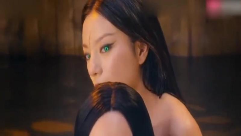 狐妖要和公主换皮,直接将指甲戳进公主的皮肤里!