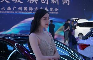 2018广州车展丨起开,挡着我看车模小姐姐了!