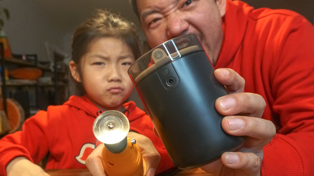 涨姿势!加湿器为什么能把水变成雾?直到我把它锯开了…