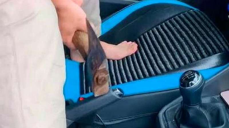 新手学车手刹放不下去怎么办,原来这个按钮很重要