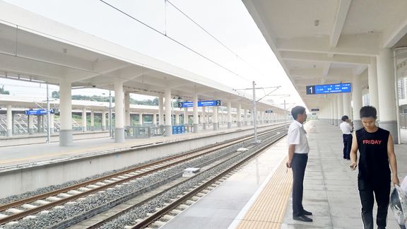 火车旅行,D1842次进内江北站一站台