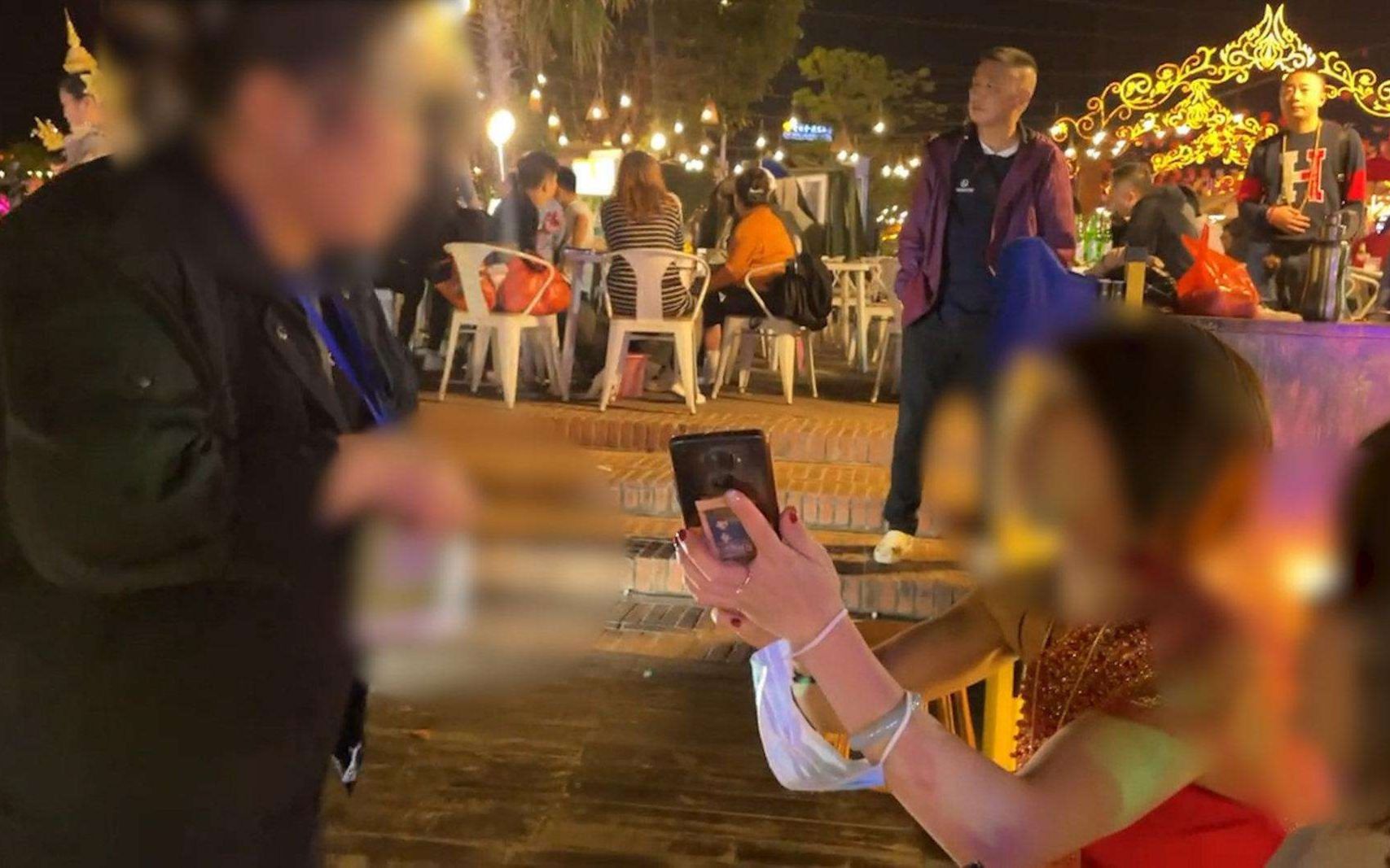 游客西双版纳夜市拍照遭收费驱赶,景区:他们承包区域,有经营权【景区...