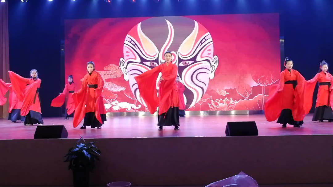 舞蹈《礼仪之邦》在安城院现代服务系元旦晚会上大放光芒