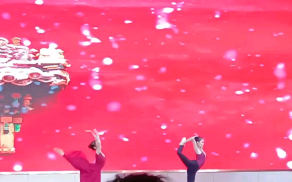 ...第四中学初中部文艺汇演决赛(其一)古风舞蹈加翻跳TNT《睫毛弯弯》