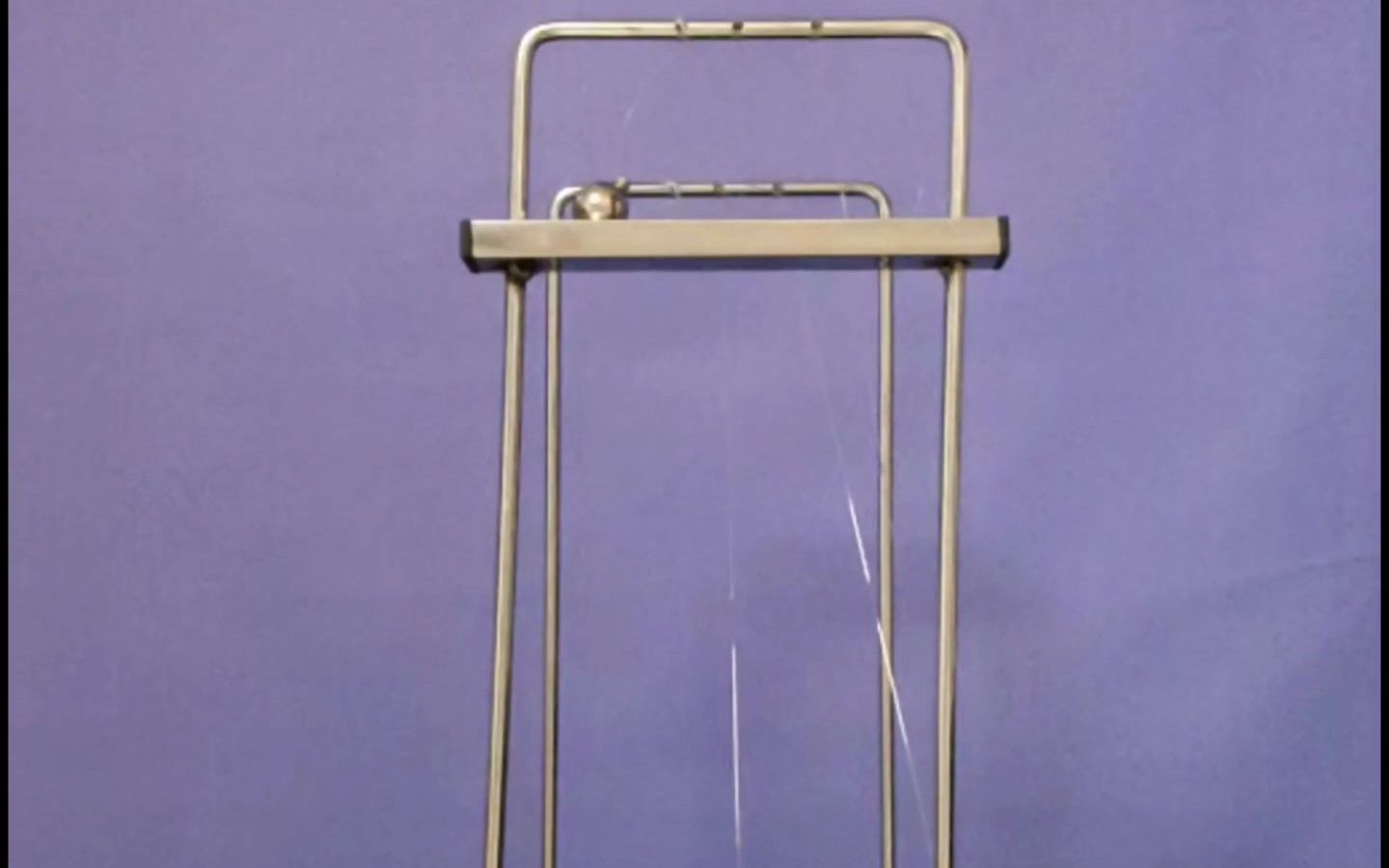 动量守恒演示仪演示视频01