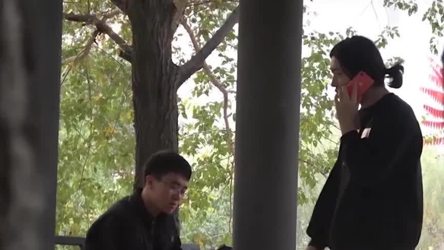 小伙网络社交冒充女生约网友见面?吓懵网友结果惨遭社会毒打!
