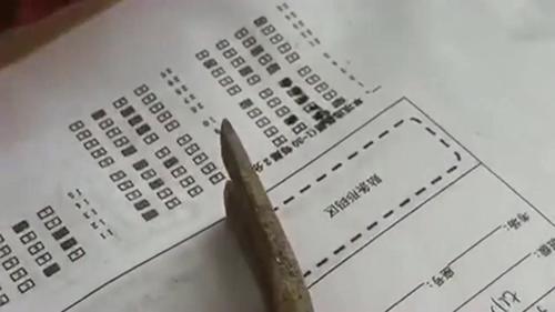 学校考试用的答题卡,原来都是这么批阅的,心疼我的老师三秒钟!