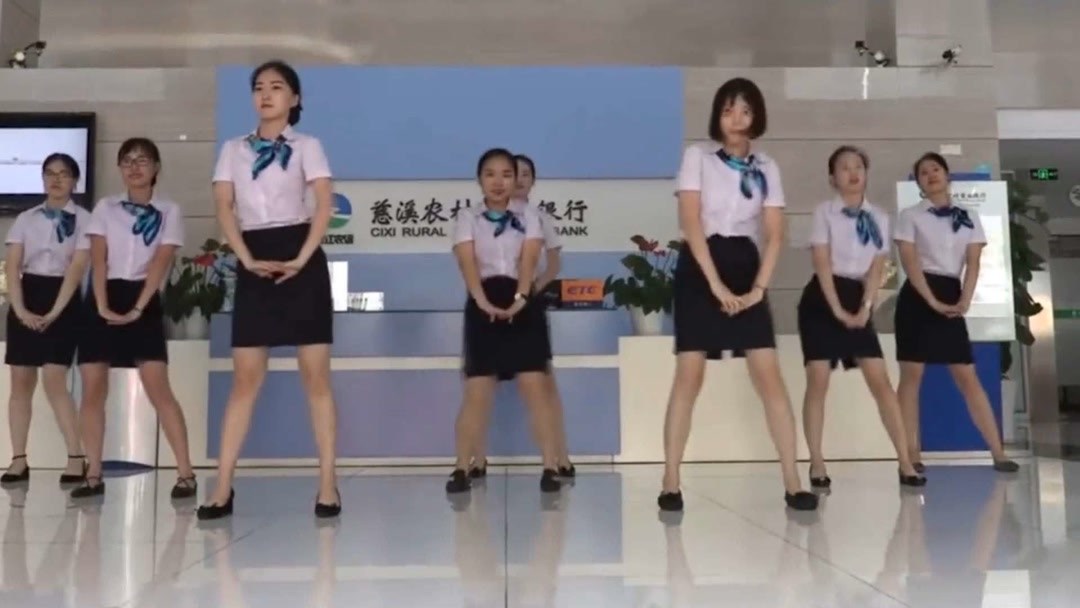 公司晨操激励员工的舞蹈