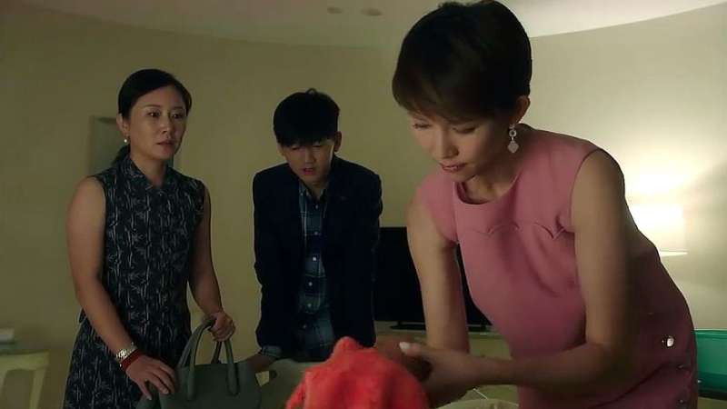 植物人宣布脑死亡,美女对他不离不弃,婆婆感动落泪