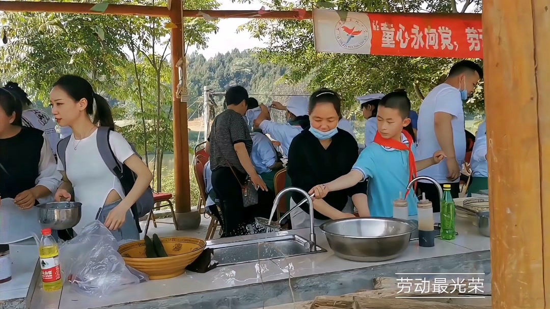 绵阳文同小学五一劳动节活动,孩子的厨房