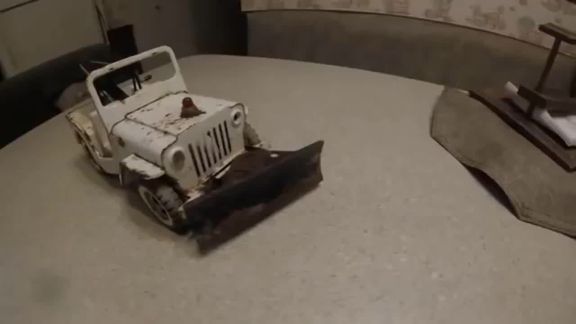 一个旧吉普车模型翻新