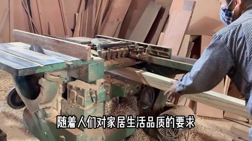 农村自建房装修规格越来越高,定制木楼梯踏步安装,贵是有原因的