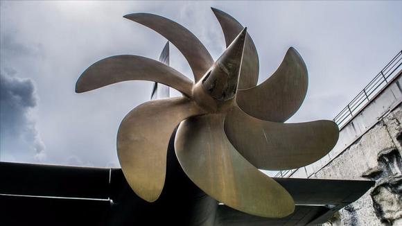 直径超12.5米,中国研发大型螺旋桨技术,造出300吨级航母螺旋桨