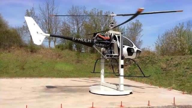 实验鬼才自制直升飞机,造型奇特螺旋桨炫酷,结果飞不起来