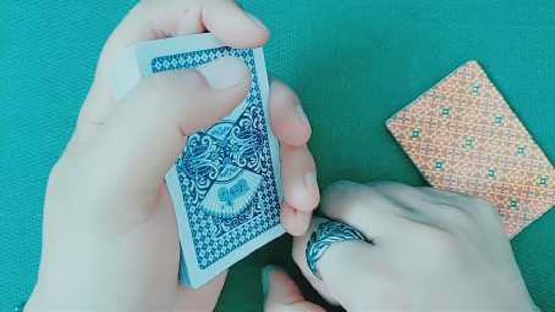 魔术师阿麟的表演,扑克花式洗牌,魔术基本功