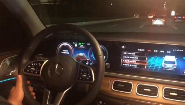 20款奔驰GLS450加装全速自适应巡航智能领航23P功能测试变道