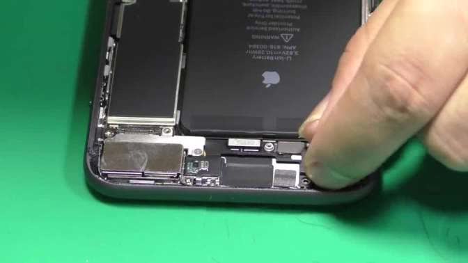 iPhone8Plus手机信号差 教你如何更换WiFi天线