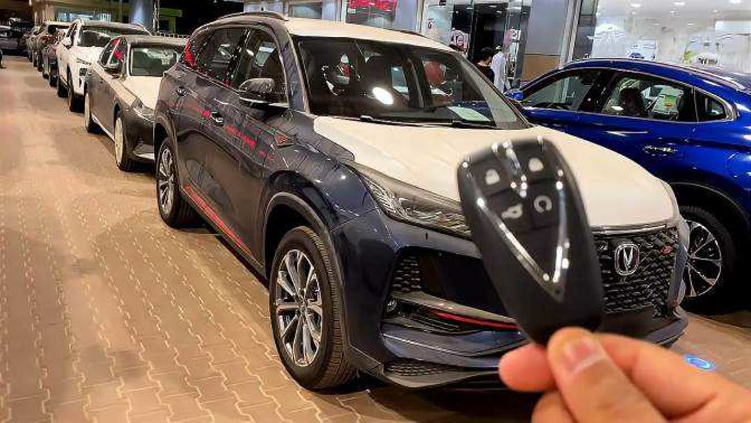 2022款长安CS75Plus到货实拍,拿到钥匙打开后备箱和车门,太帅了