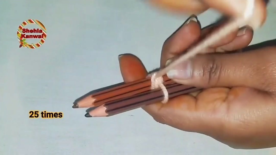2支铅笔一团毛线,教你编织简单毛线花朵