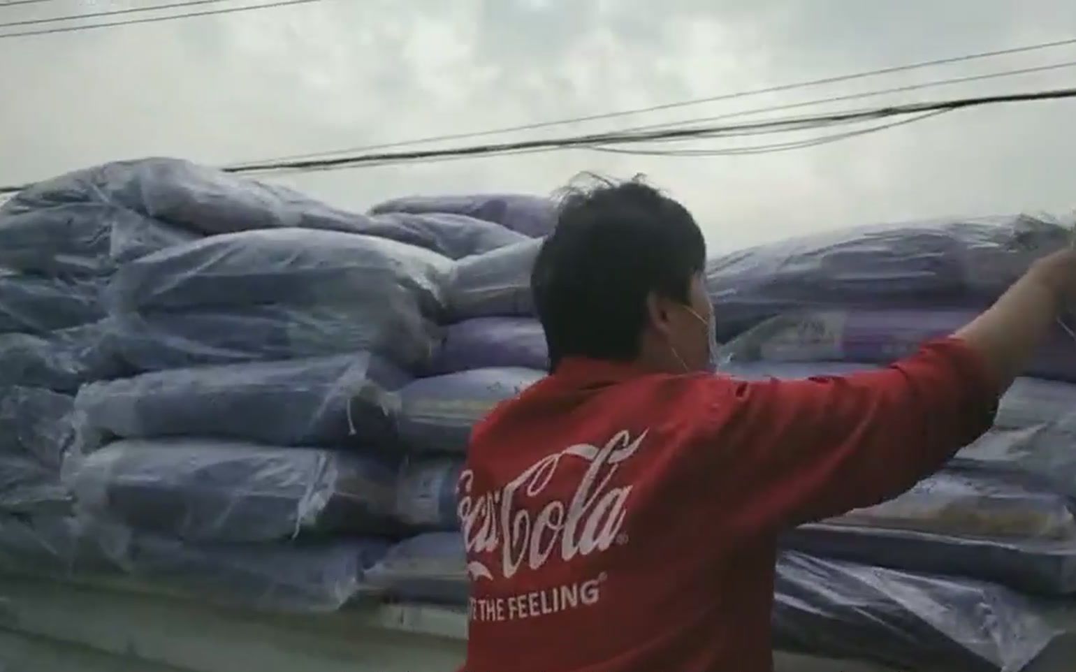 目前疫情事态并不稳定,以防断粮加购口粮,上半年孩子们不会挨饿了