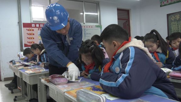 33秒丨枣庄峄城区开学第一课,让“安全用电记心间”