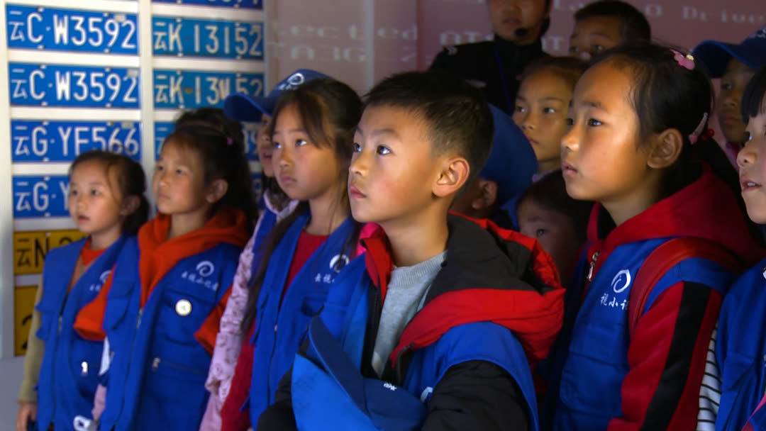 云视小记者全国交通安全日实践活动 “文明出行 平安回家”