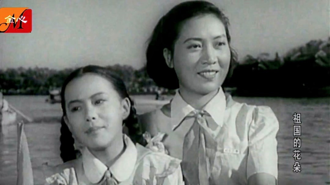 电影祖国的花朵主题曲《让我们荡起双桨》