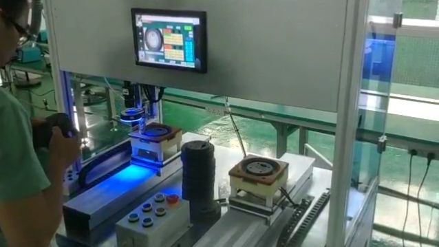 视觉定位锁螺丝机-圆形产品任意摆放
