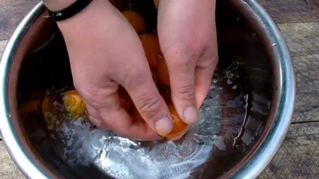 天气干燥易咳嗽,煮一锅金桔雪梨汤,润肺止咳又好喝