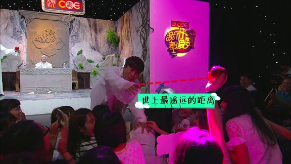 贾乃亮表演瞬间移动术给观众发水果