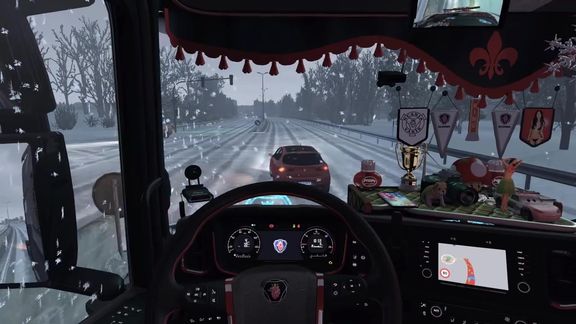 欧卡出动,驾驶斯堪尼亚卡车在雪天下奔驰