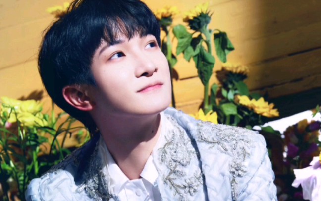 周深微博之夜造型好帅好可爱～