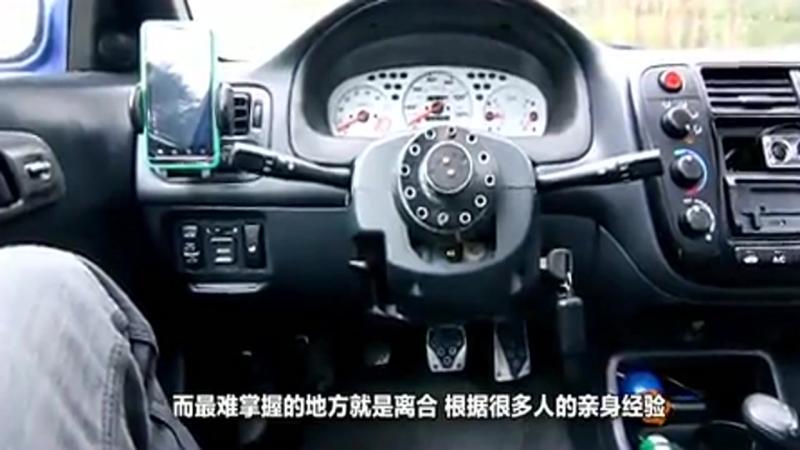 手动挡上坡遇见堵车怎么办?老司机遇到也头疼,这样做就对了