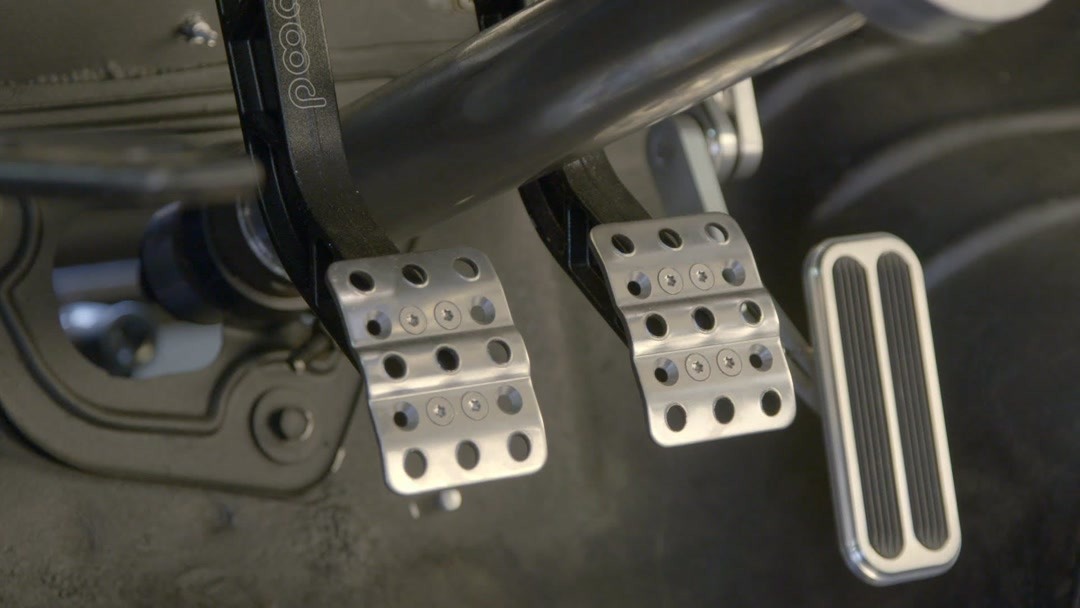 刹车时要不要踩离合?这个问题你懂吗