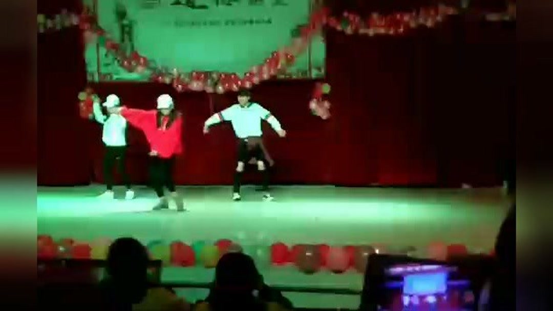 毕业舞蹈后的纪念