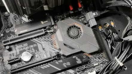 主板显卡卡子按不下去,显卡拔不出来2小时后,灵机一动解决了ߘ