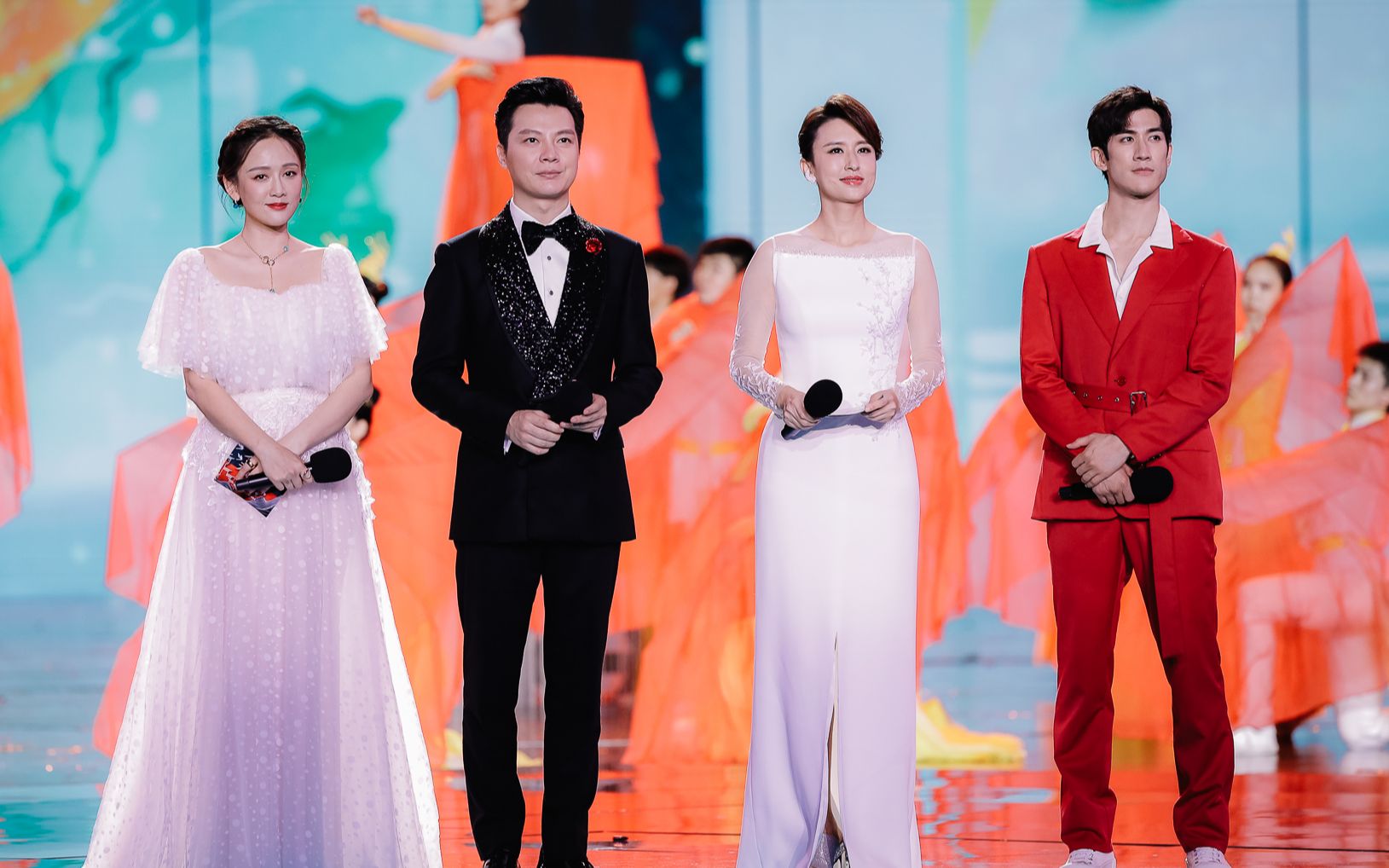 张蕾、任鲁豫、陈乔恩、李治廷等唱响《坚信爱会赢》