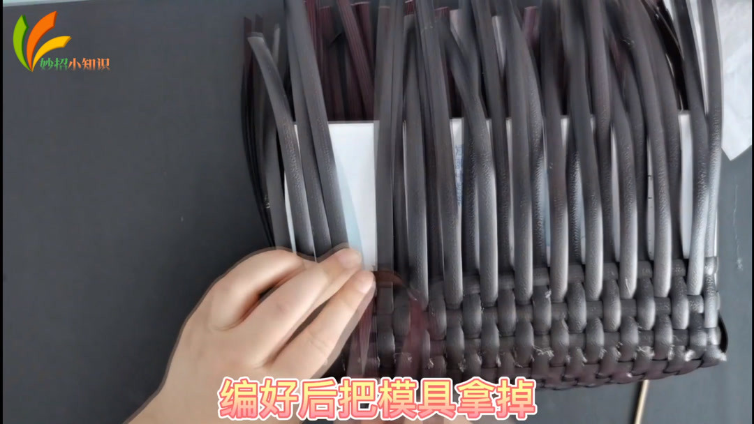 教你自己手编一个包包,个性时尚又好看