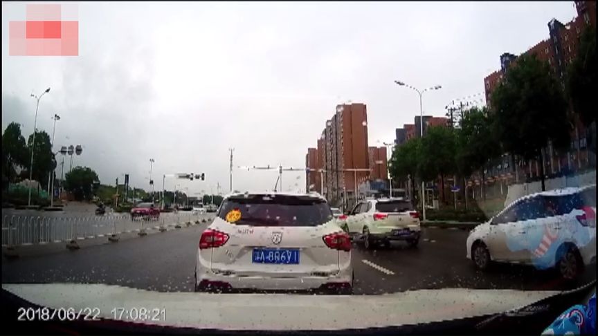 行车记录仪实录,让你大开眼界的交通事故!