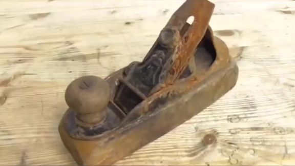 几十年前的木工刨子,翻新后还是那么顺手,现在木工都不会用