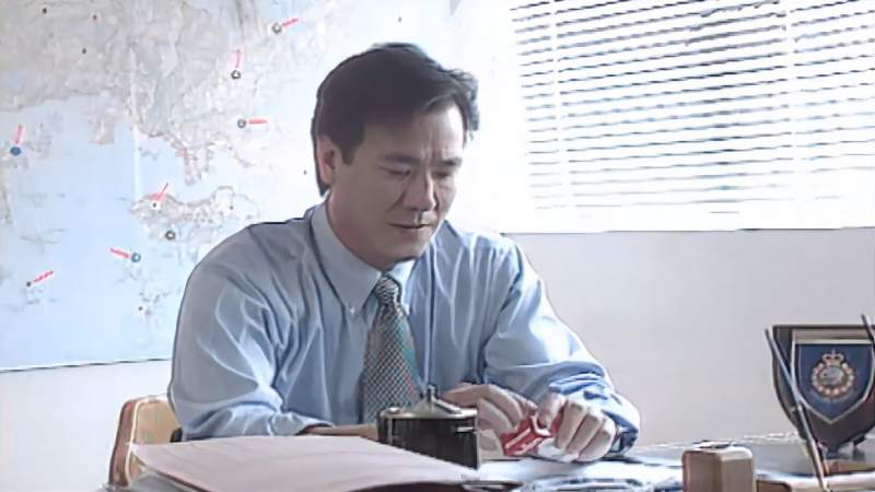重案实录:嫌疑人逃了,长官调查他的底细,这家伙从小就长歪了