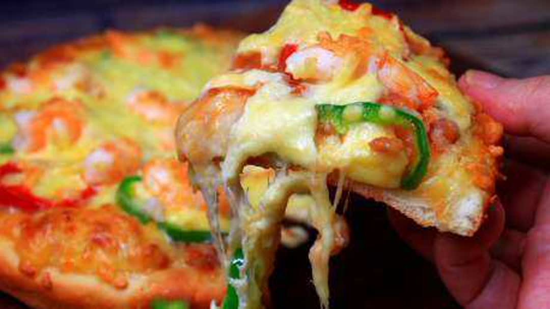 披萨家庭版做法,从和面炒酱到成菜,步骤很详细,比必胜客好吃