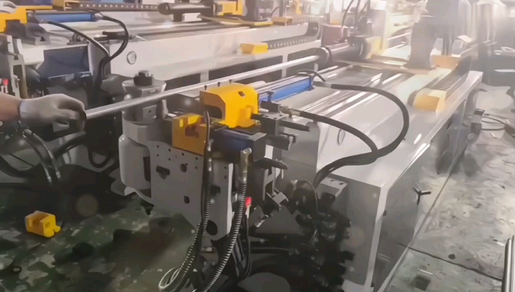 全自动弯管机,冲孔弯管一次成型