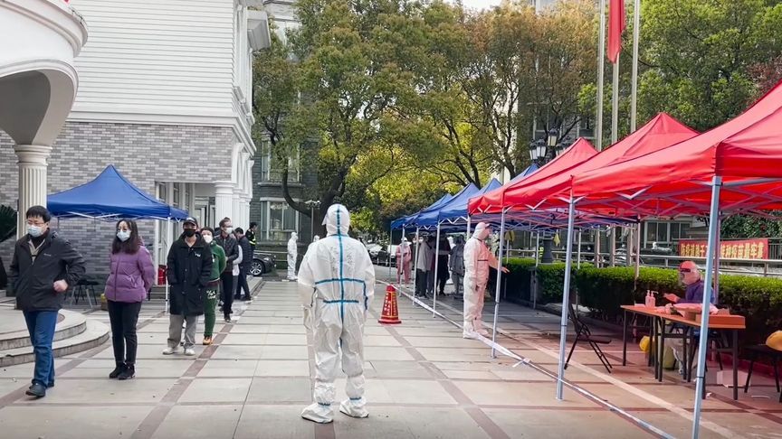 上海居民实录社区封控进行时,致敬为抗疫默默奉献的人们